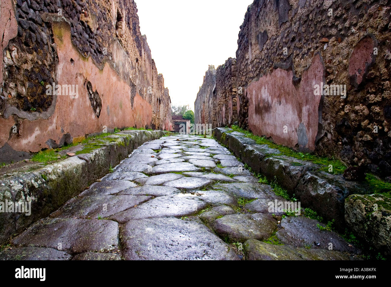 Cobblestones pompeii hi-res stock photography and images - Alamy