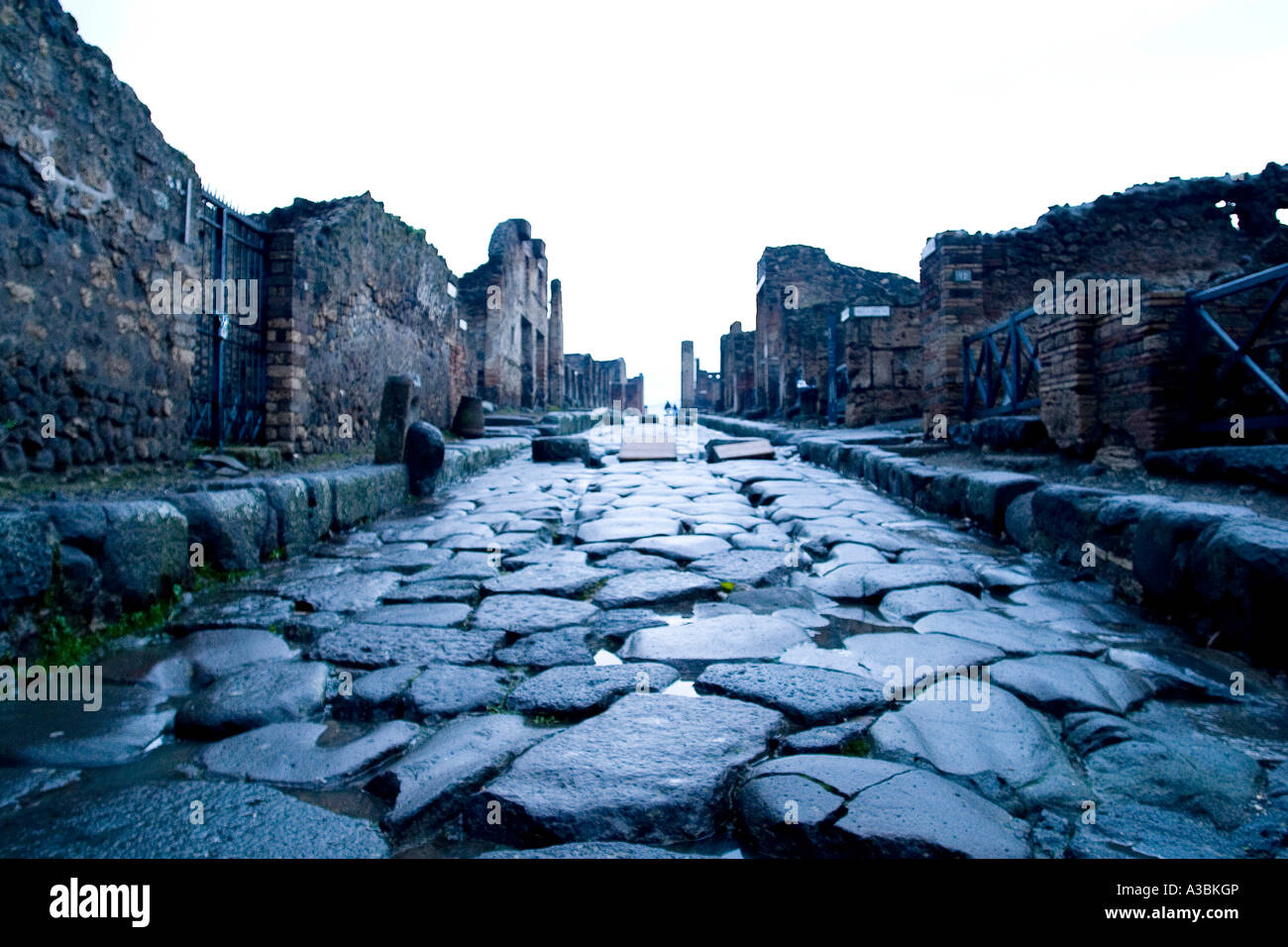 Cobblestones pompeii hi-res stock photography and images - Alamy