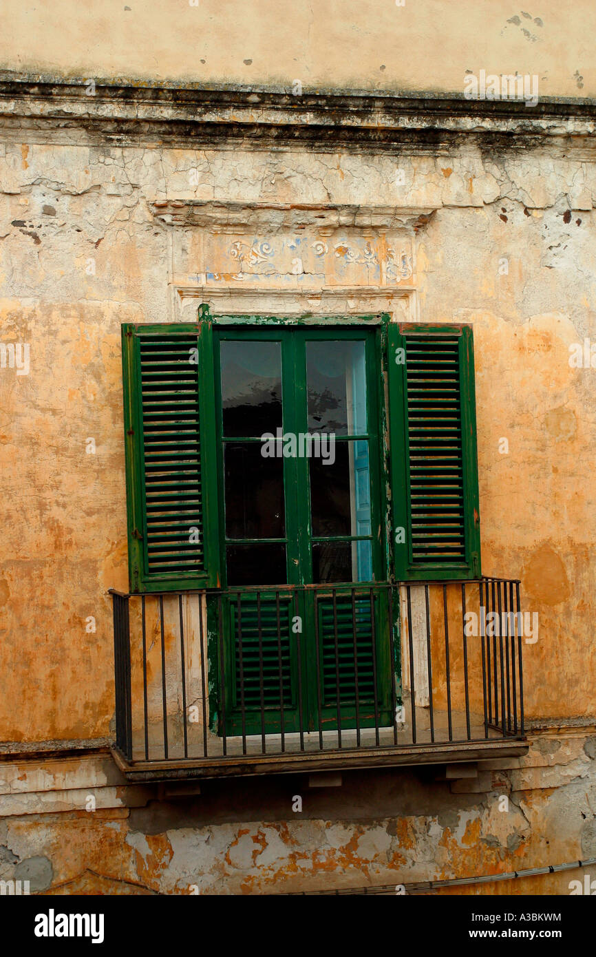 italian building window Stock Photo - Alamy