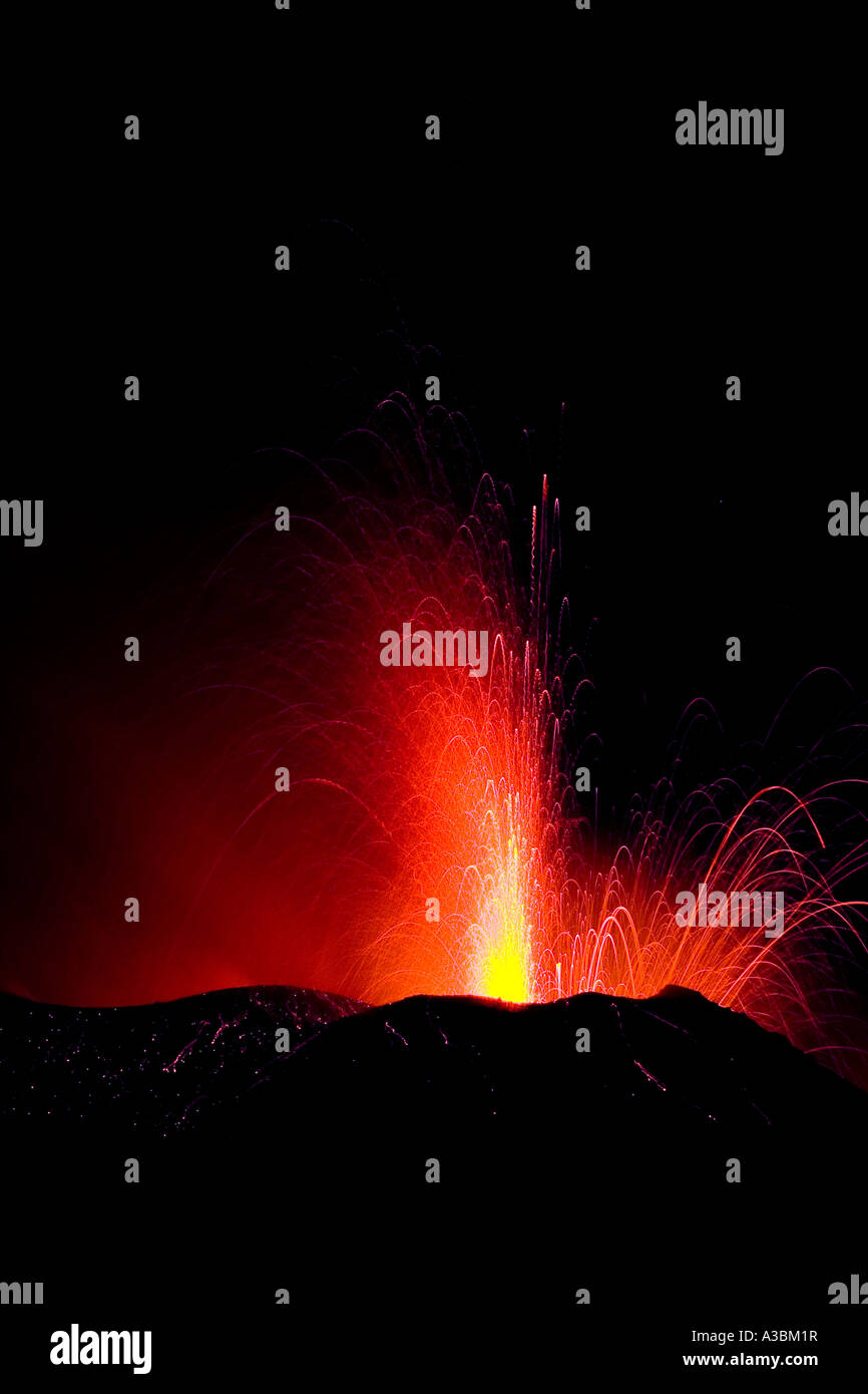 Volcán stromboli hi-res stock photography and images - Alamy