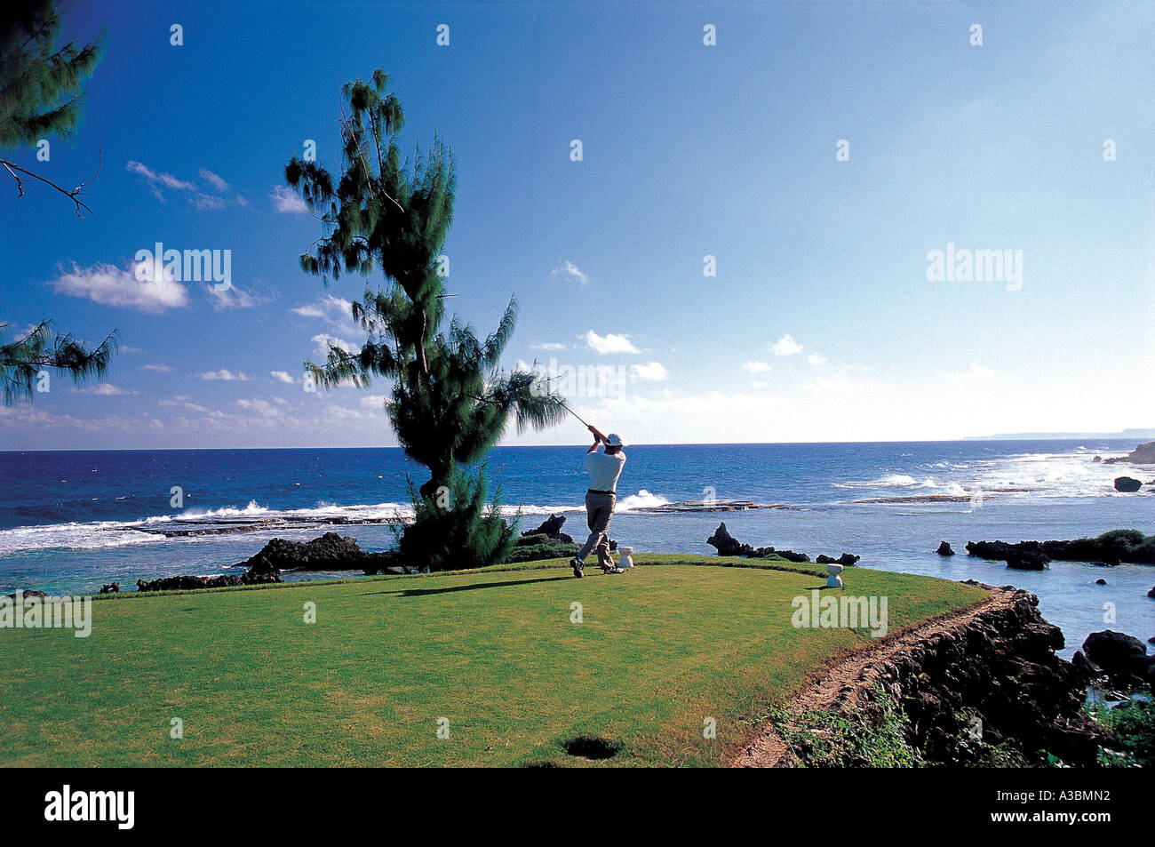 Peop hole hi-res stock photography and images - Alamy