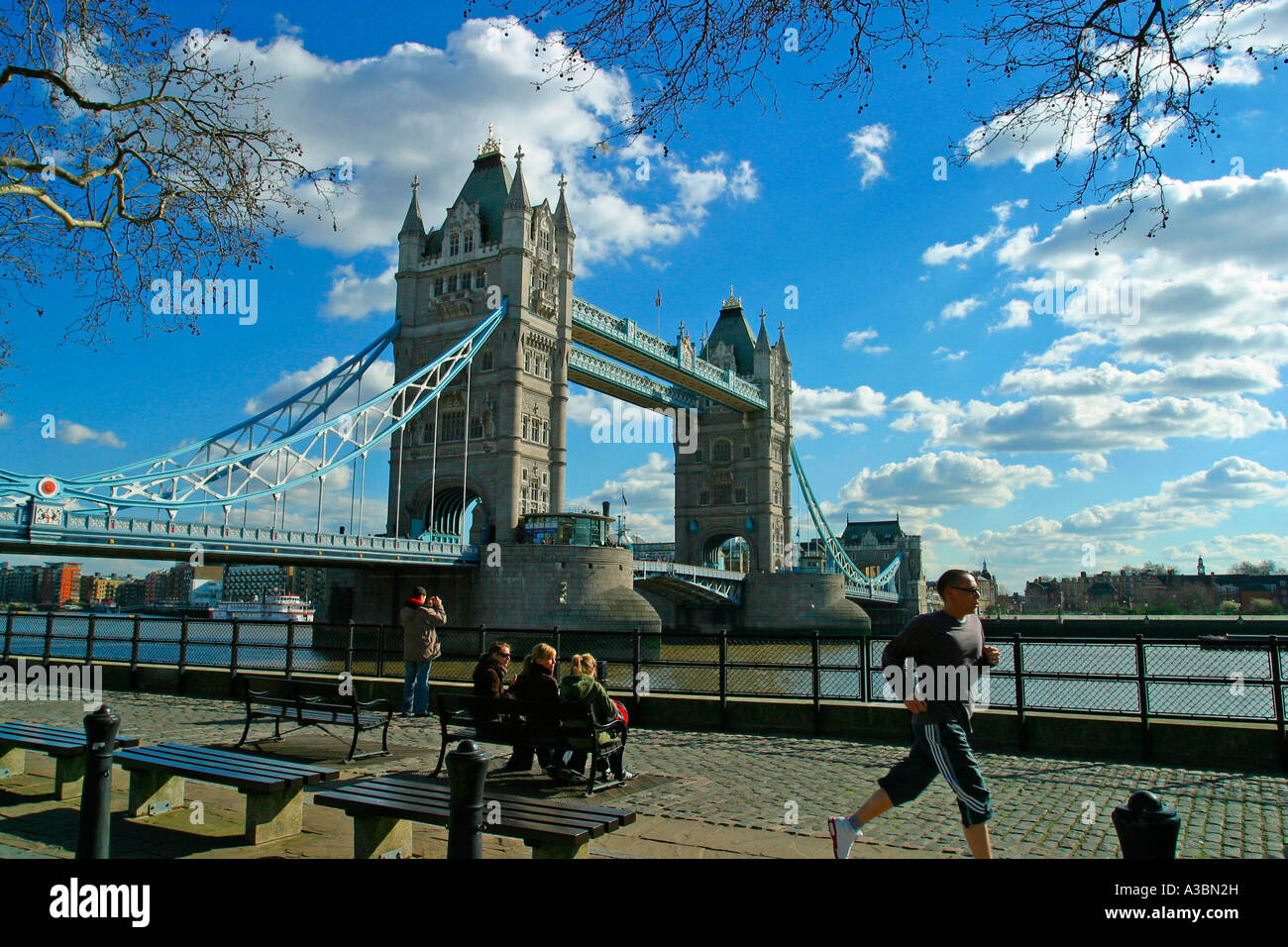 Transit transportation trip london bridge hi-res stock photography and ...