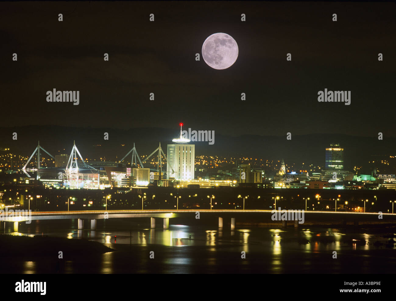 Cardiff millennium stadium night hi-res stock photography and images ...