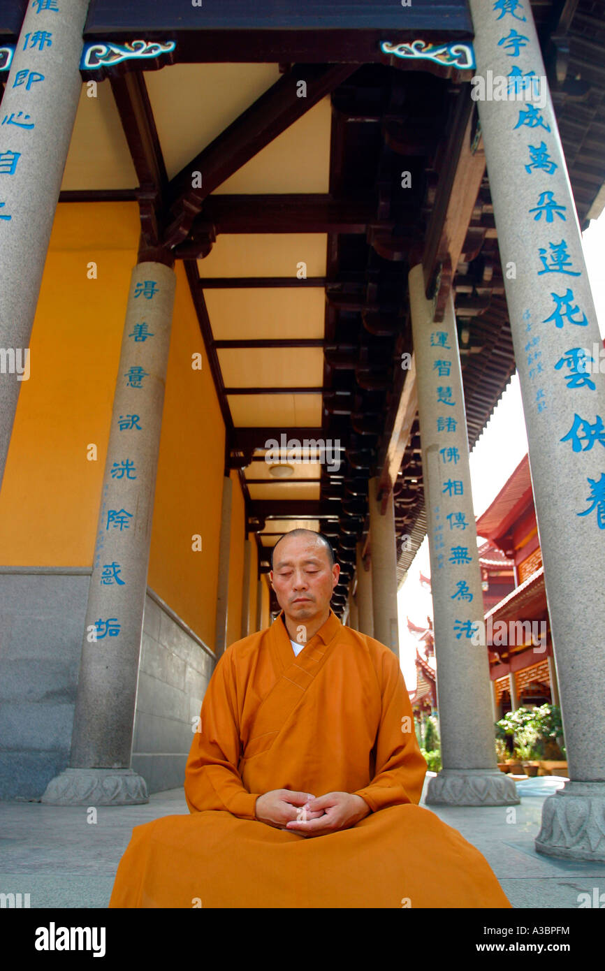 Buddhist temple and monk Stock Photo - Alamy
