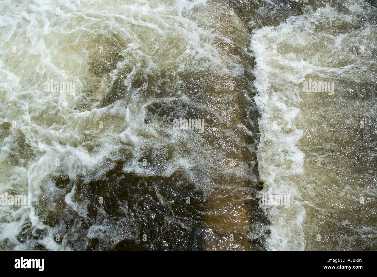 Dam edge water dangerous hi-res stock photography and images - Alamy