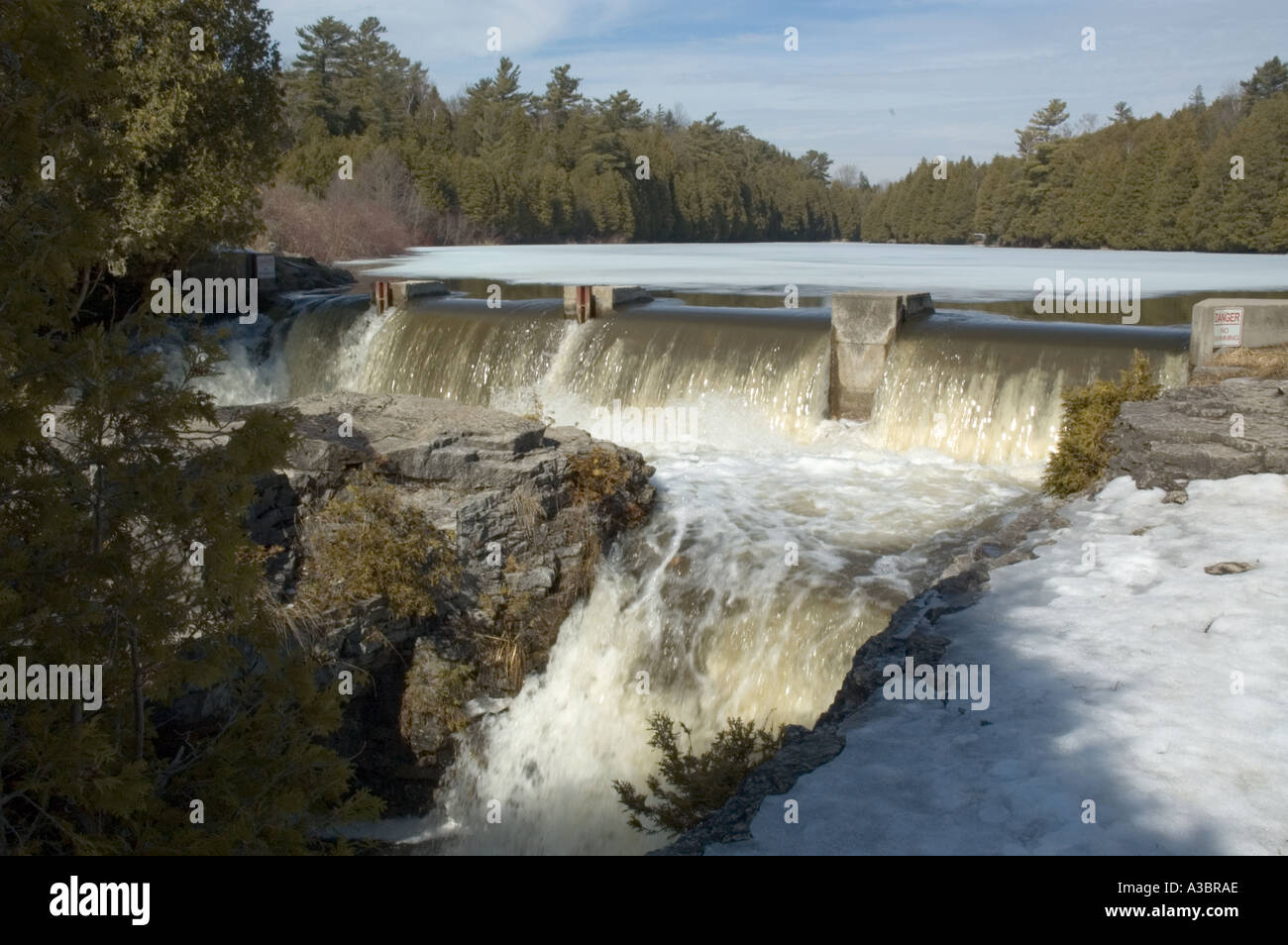 Dam edge water dangerous hi-res stock photography and images - Alamy