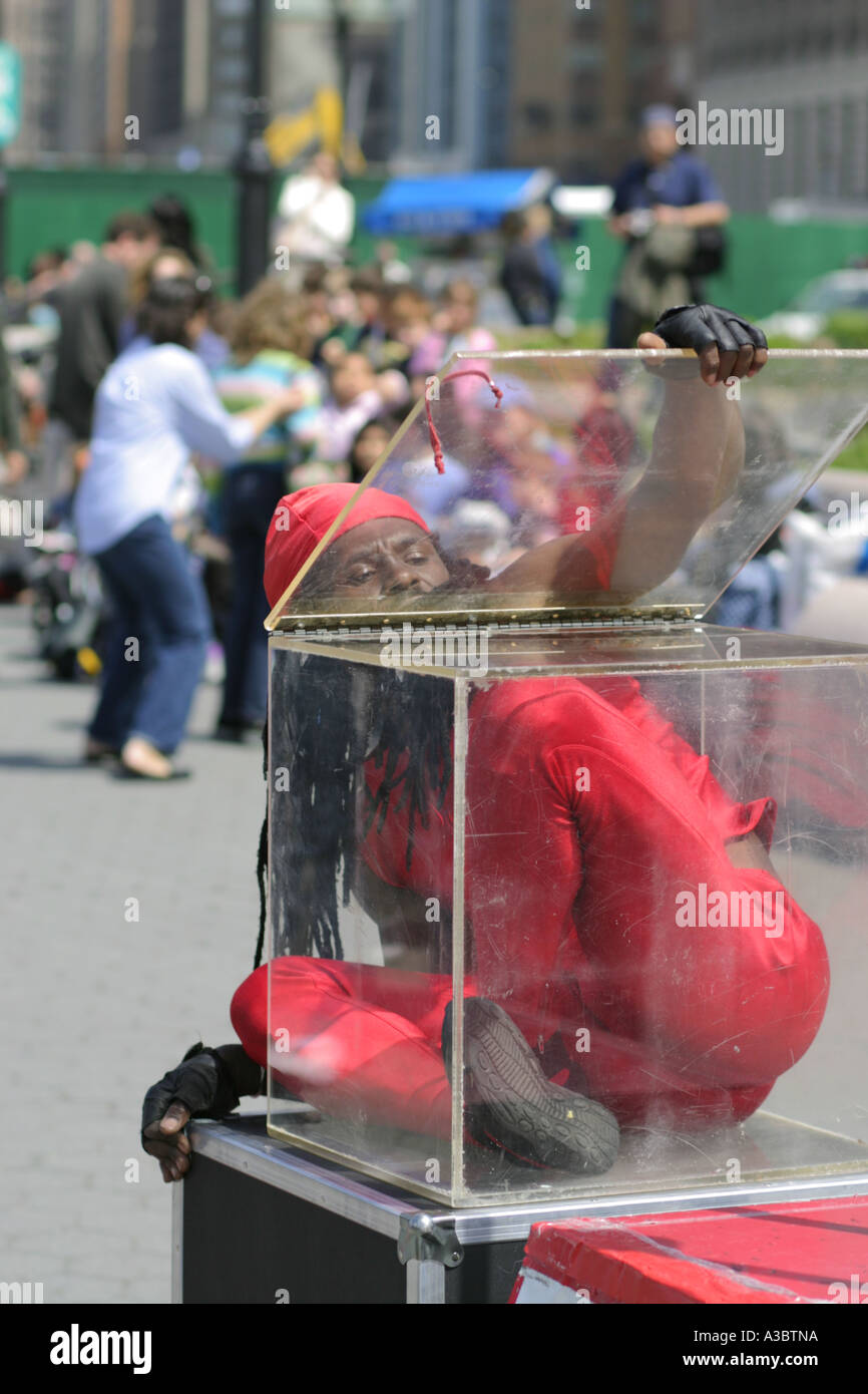Contortionist box hi-res stock photography and images - Alamy