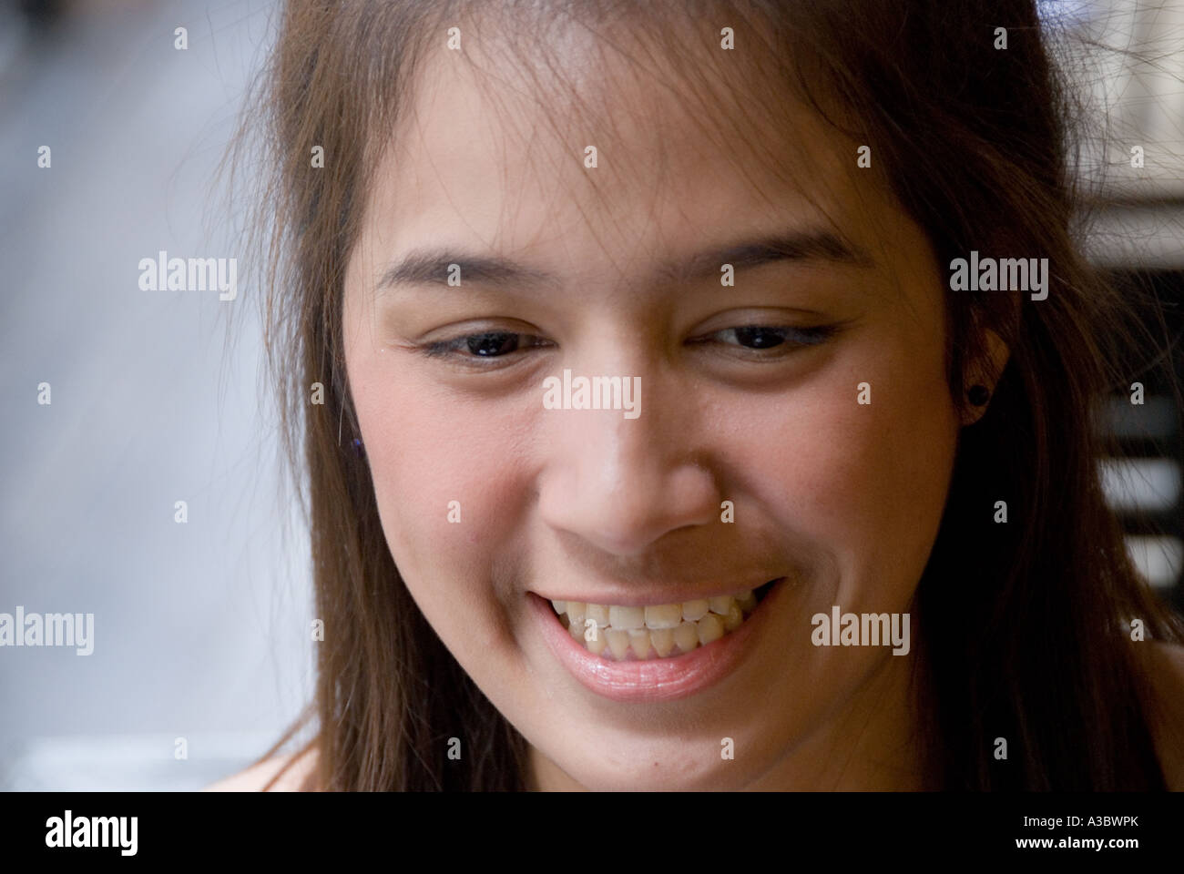 Young Thai woman smiling Stock Photo - Alamy