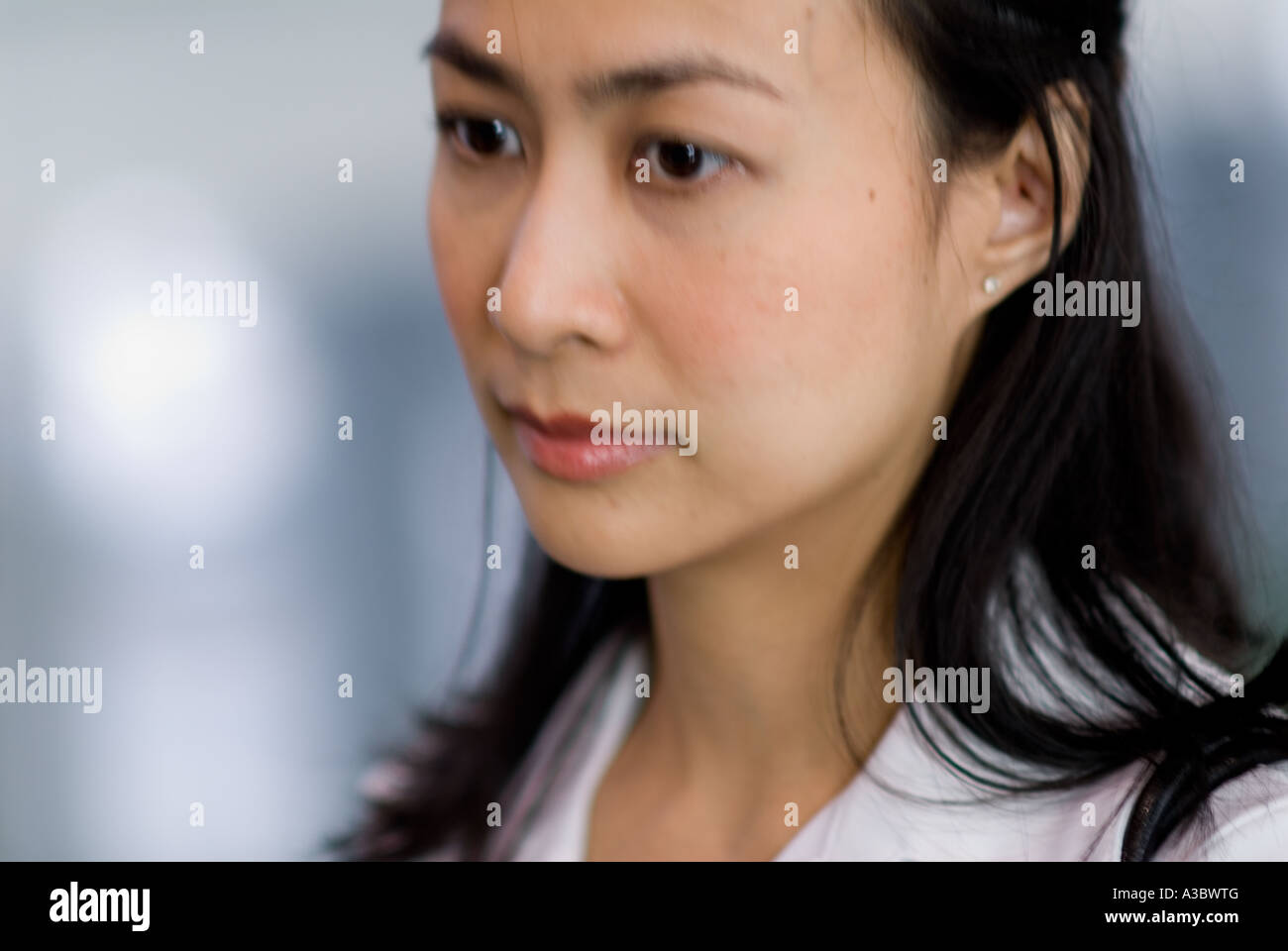 Young Thai businesswoman takes a lunchtime stroll Stock Photo - Alamy