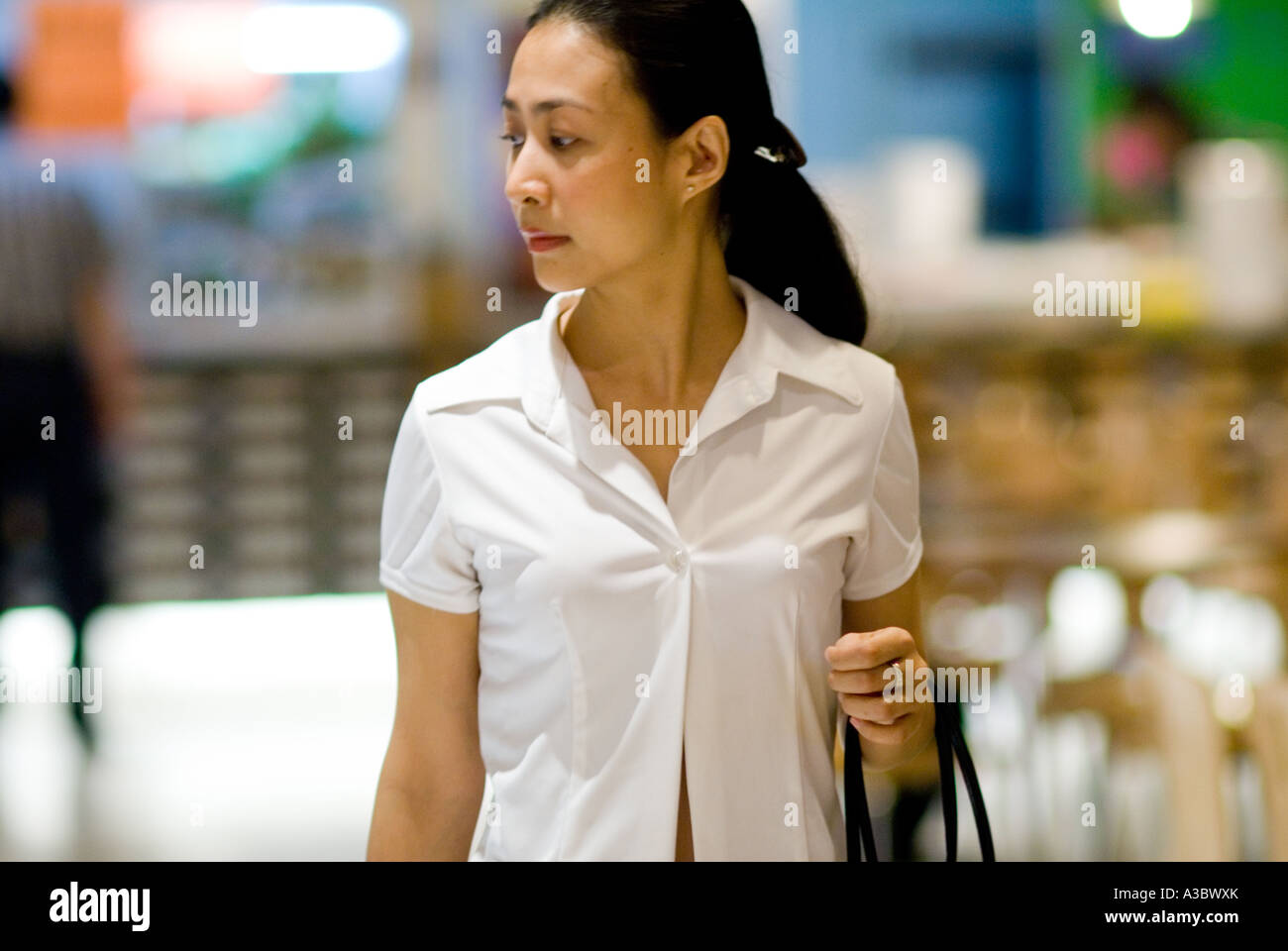 Young Thai businesswoman takes a lunchtime stroll Stock Photo - Alamy