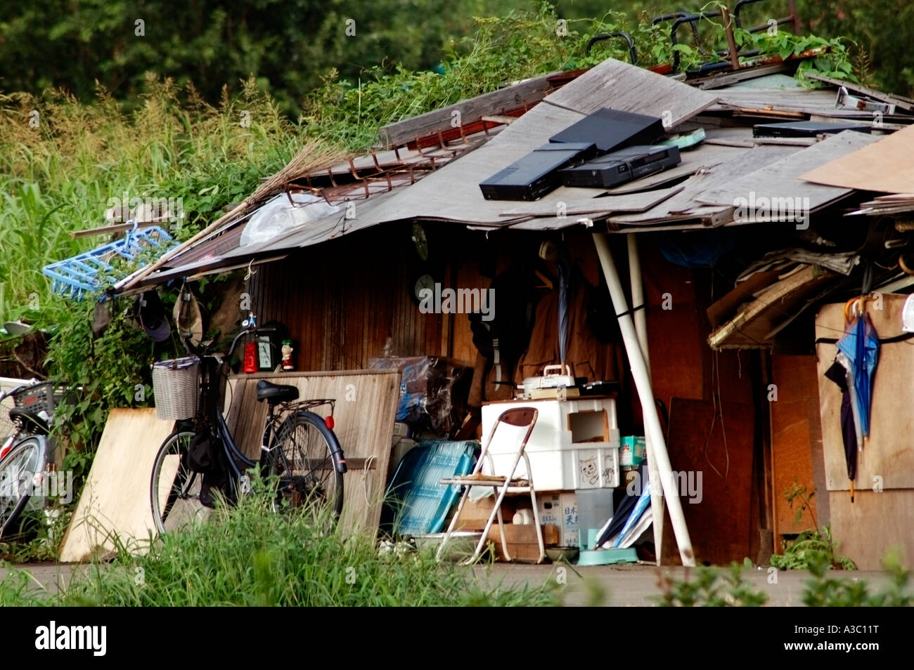 Makeshift Homeless Shelter Stock Photos & Makeshift Homeless Shelter ...