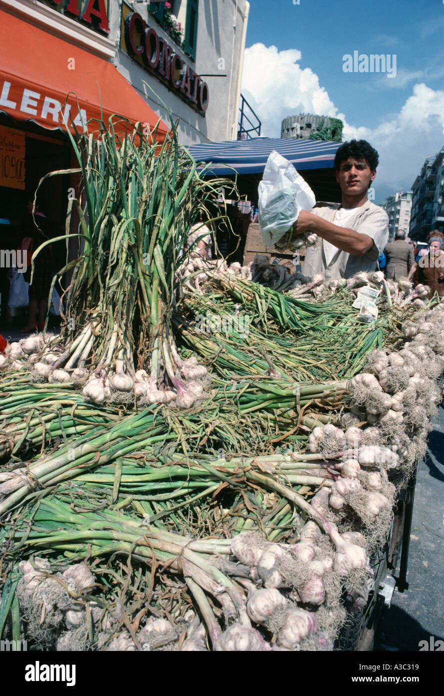 Spring Onion Seller On Market Stall In Spain Stock Photo - Alamy