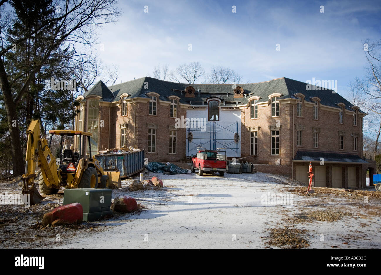 Luxury home during construction Stock Photo - Alamy