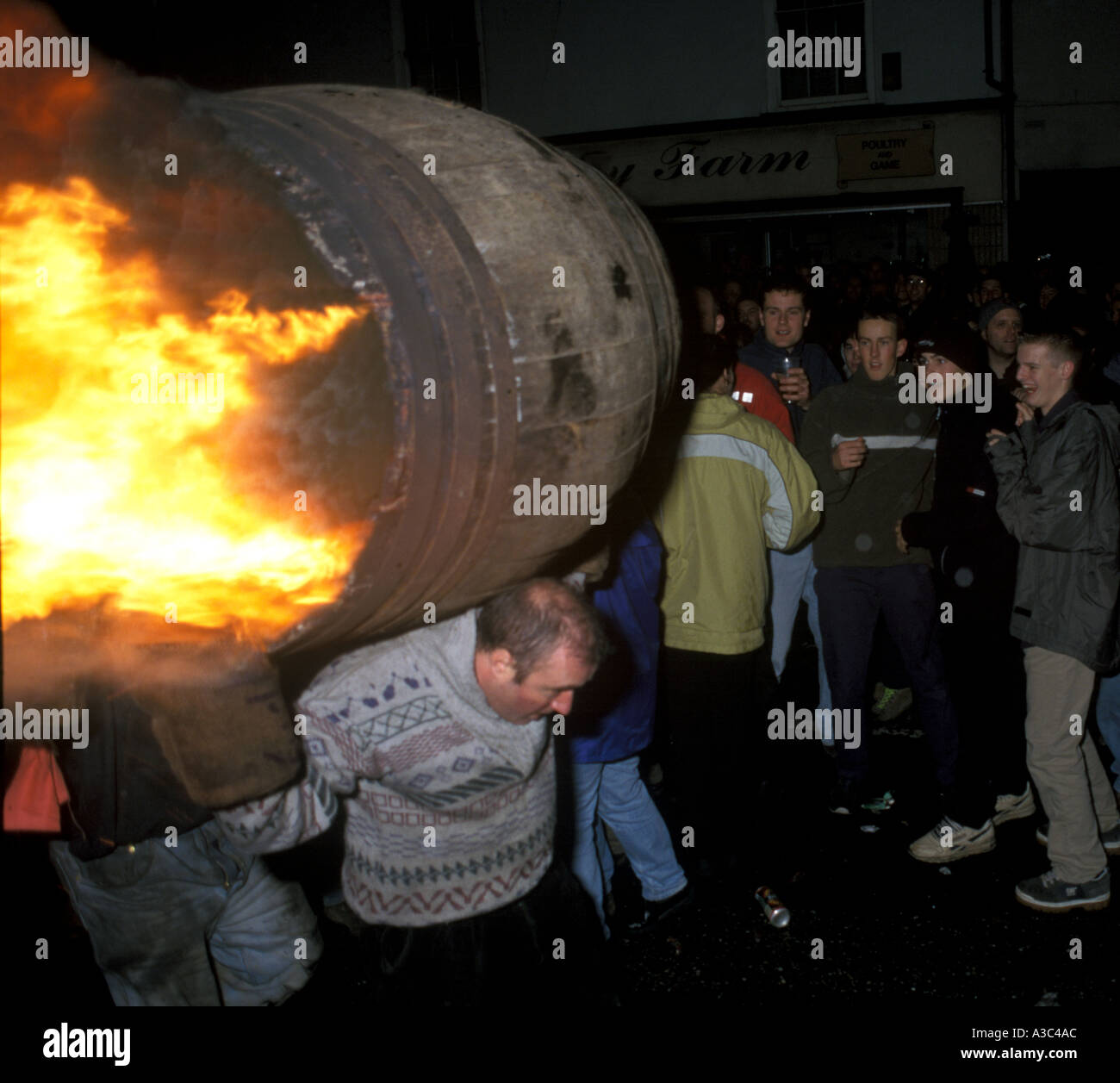 Tar barrel devon hi-res stock photography and images - Alamy