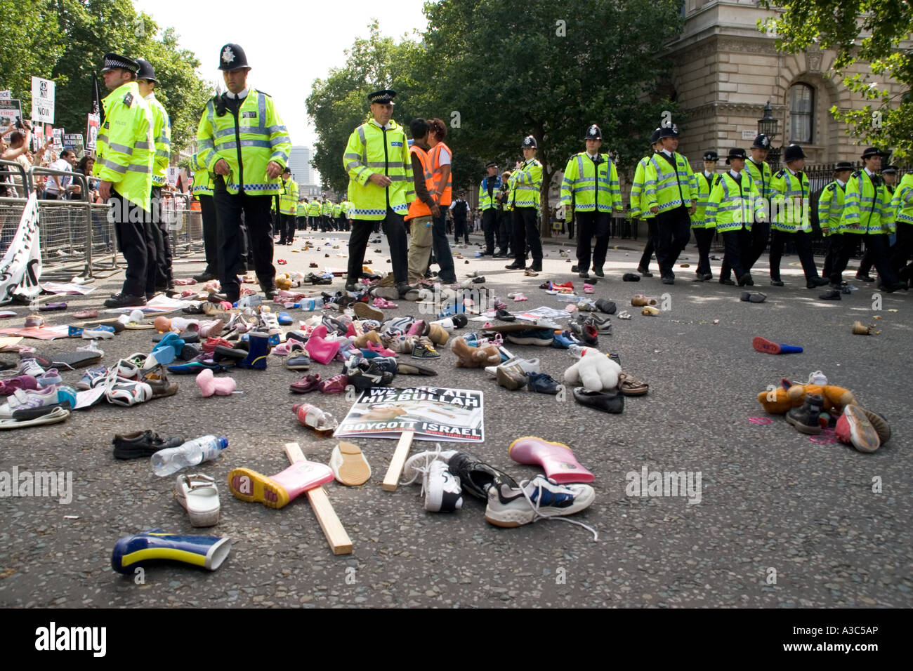 Stop the war rally 5th August 2006 London England Stock Photo - Alamy