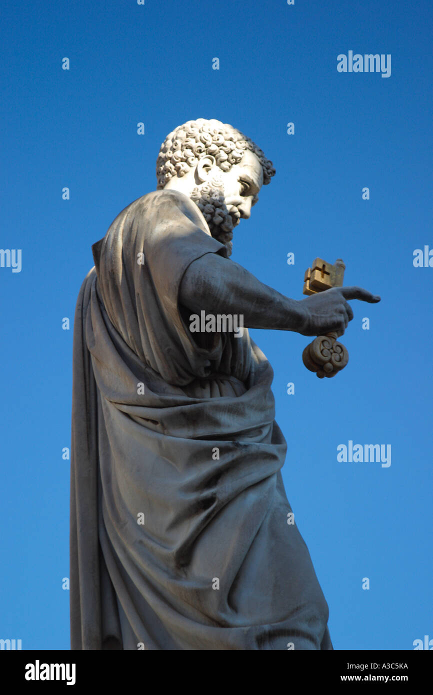Saint peter holding a key hi-res stock photography and images - Alamy