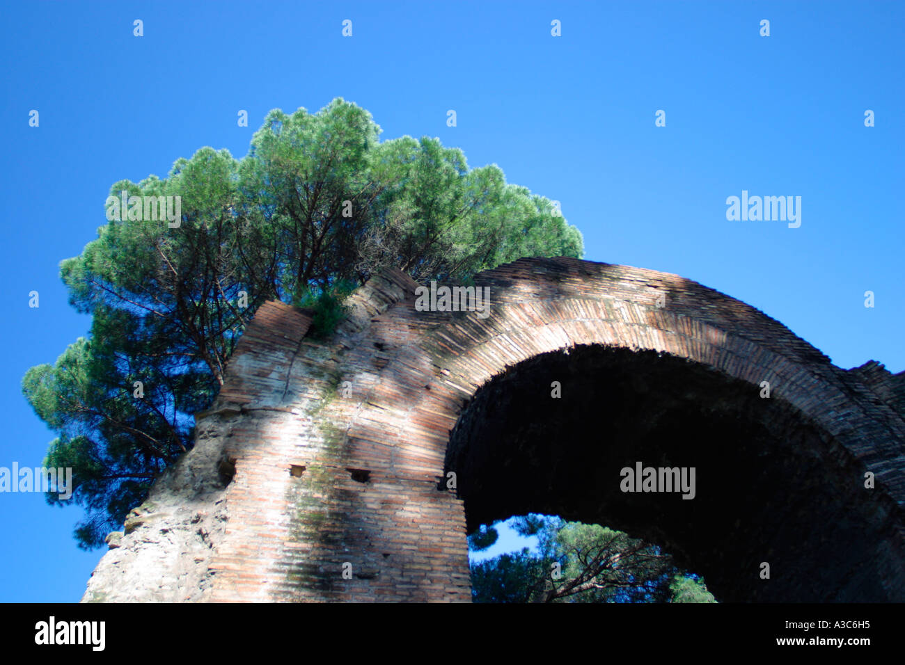 Italian viaduct hi-res stock photography and images - Alamy