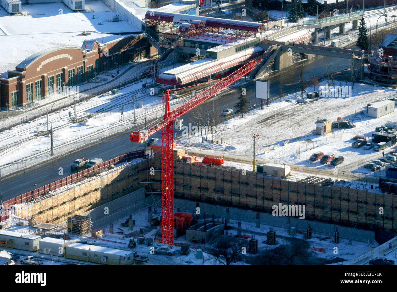 Under construction triangle hi-res stock photography and images - Alamy