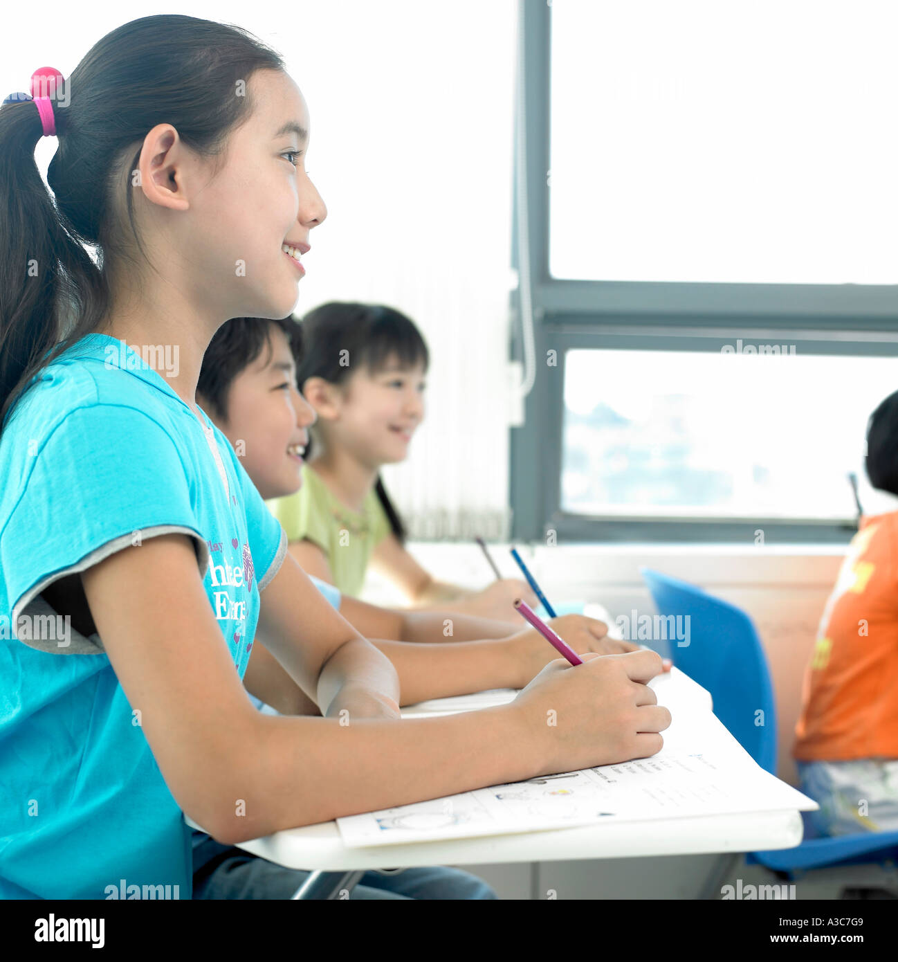 A girl facing the front in the classroom Stock Photo - Alamy