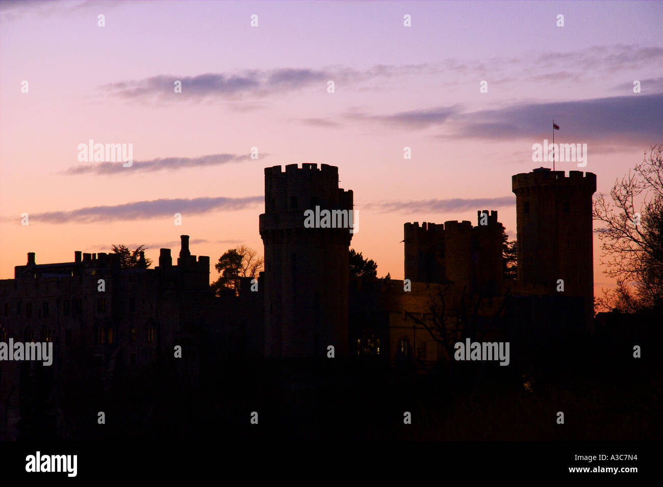 Warwick Castle silhouette sunset Stock Photo - Alamy