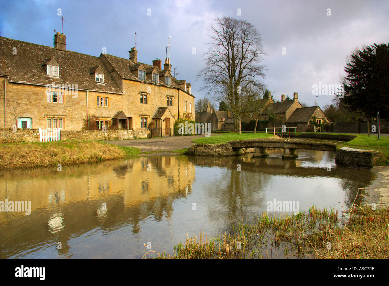 Lower Slaughter river and bridge Stock Photo - Alamy