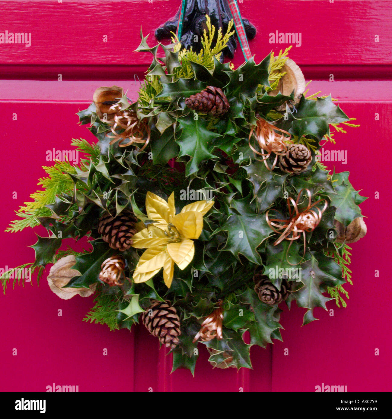 Traditional door wreath hi-res stock photography and images - Alamy