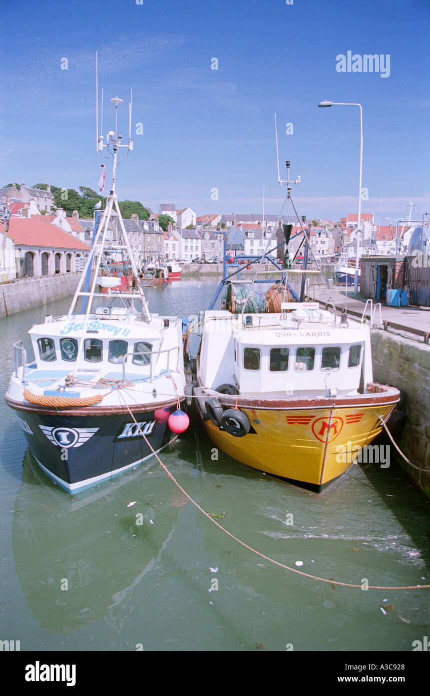 Pittenweem pier hi-res stock photography and images - Alamy