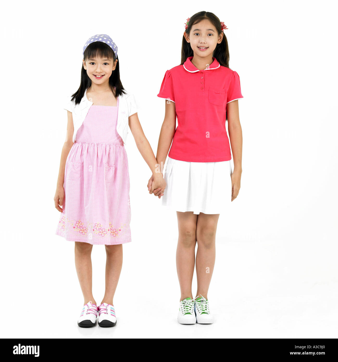 Girls holding hands Stock Photo - Alamy