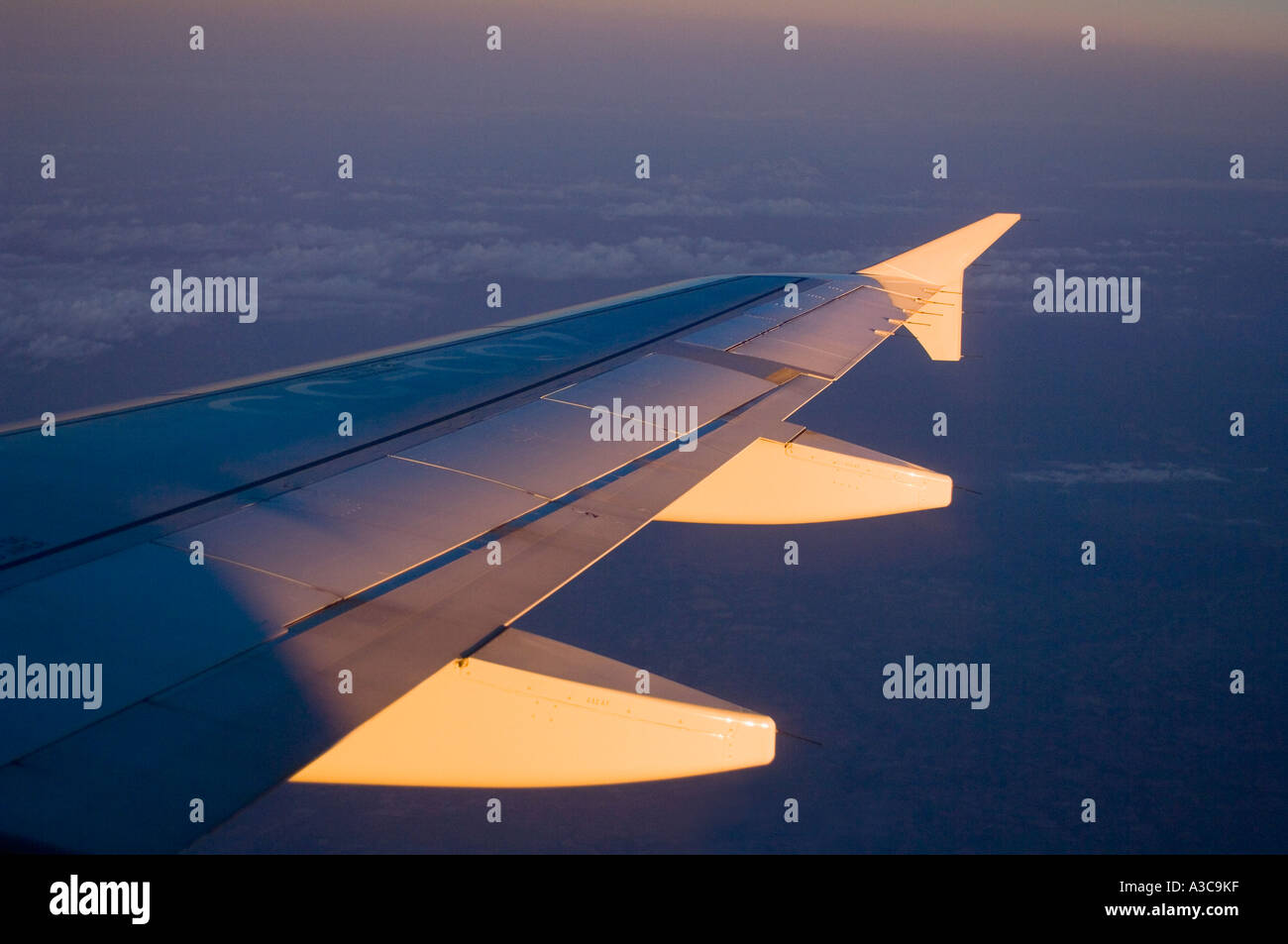 Airplane wing sunset hi-res stock photography and images - Alamy