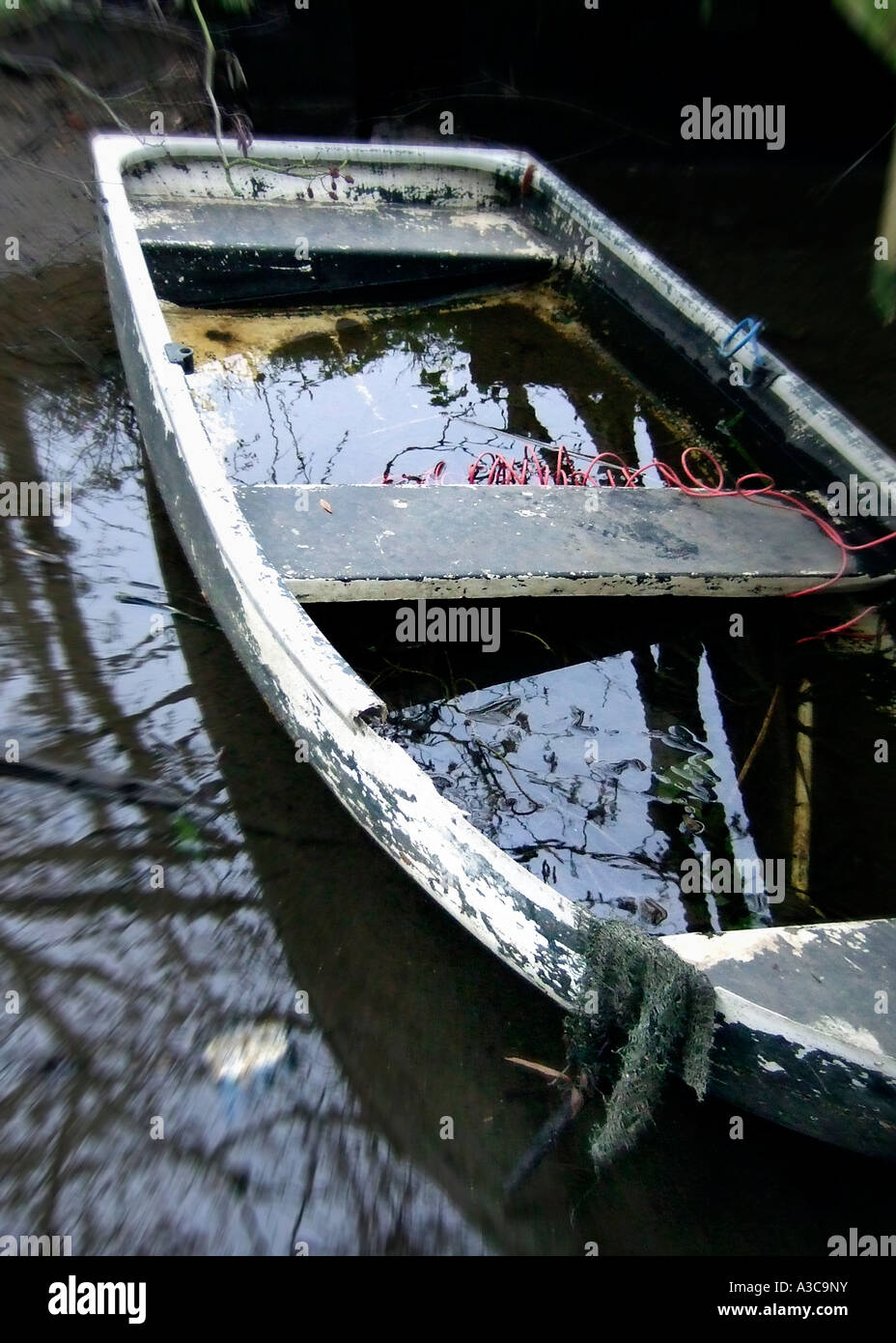 abandoned rowing boat Stock Photo - Alamy
