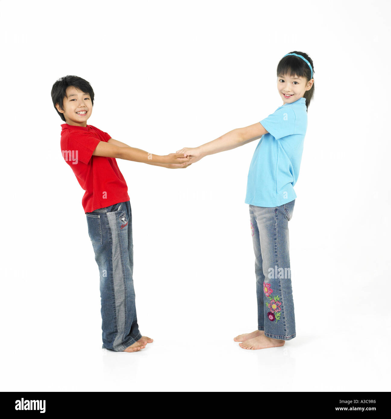 children holding hands Stock Photo - Alamy