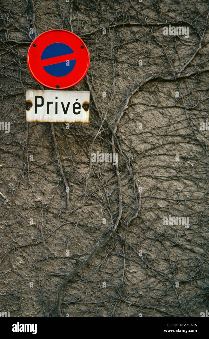 Roots sign hi-res stock photography and images - Alamy