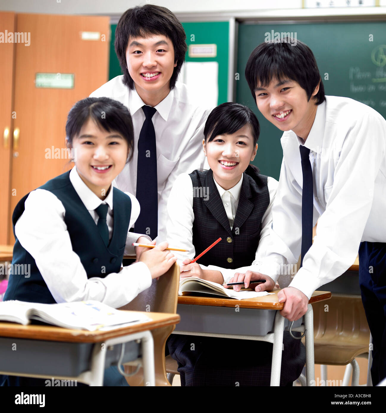High school students in a group hi-res stock photography and images - Alamy