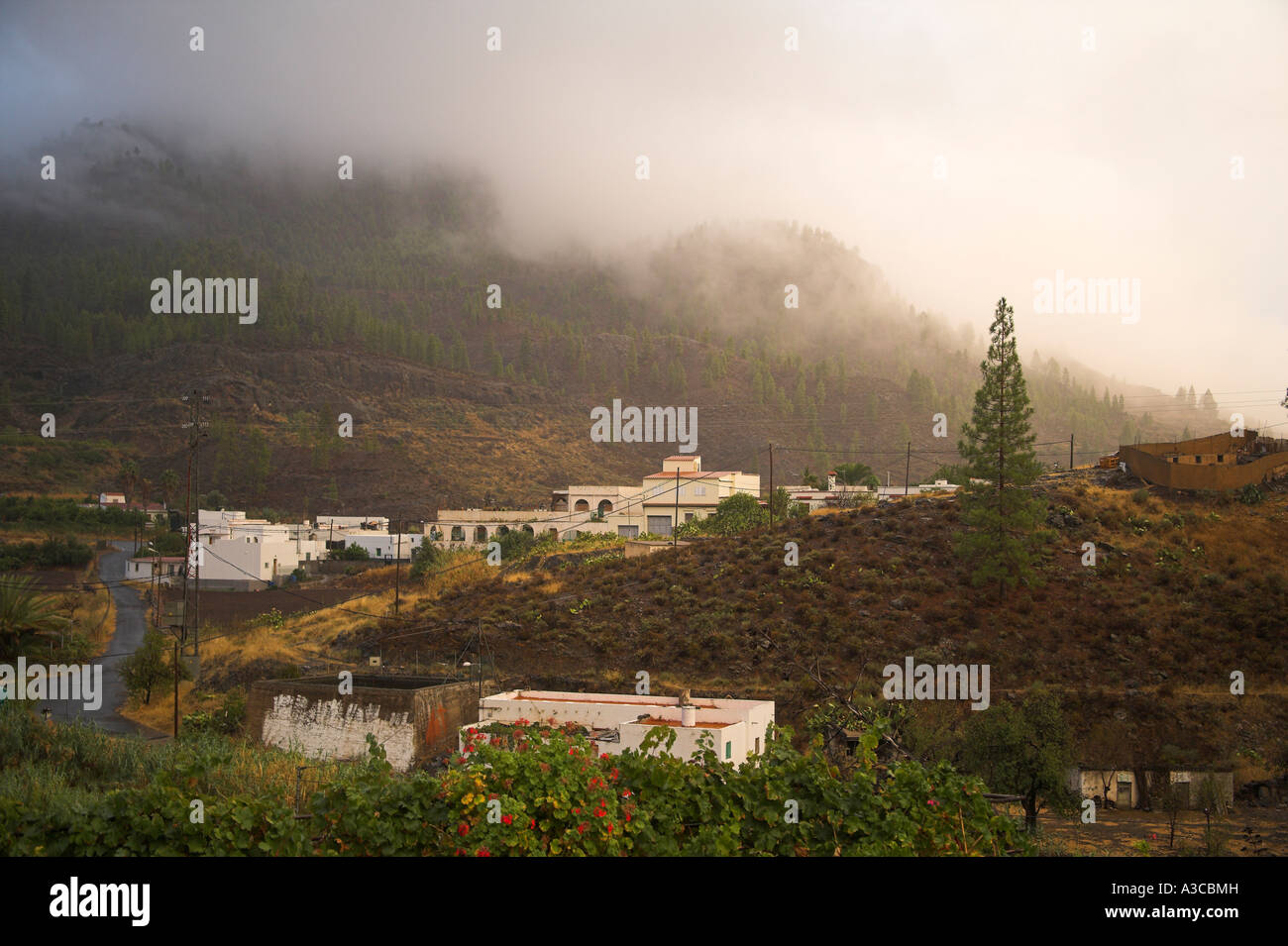 Regen in den Bergen Raining in the Mountains Stock Photo - Alamy