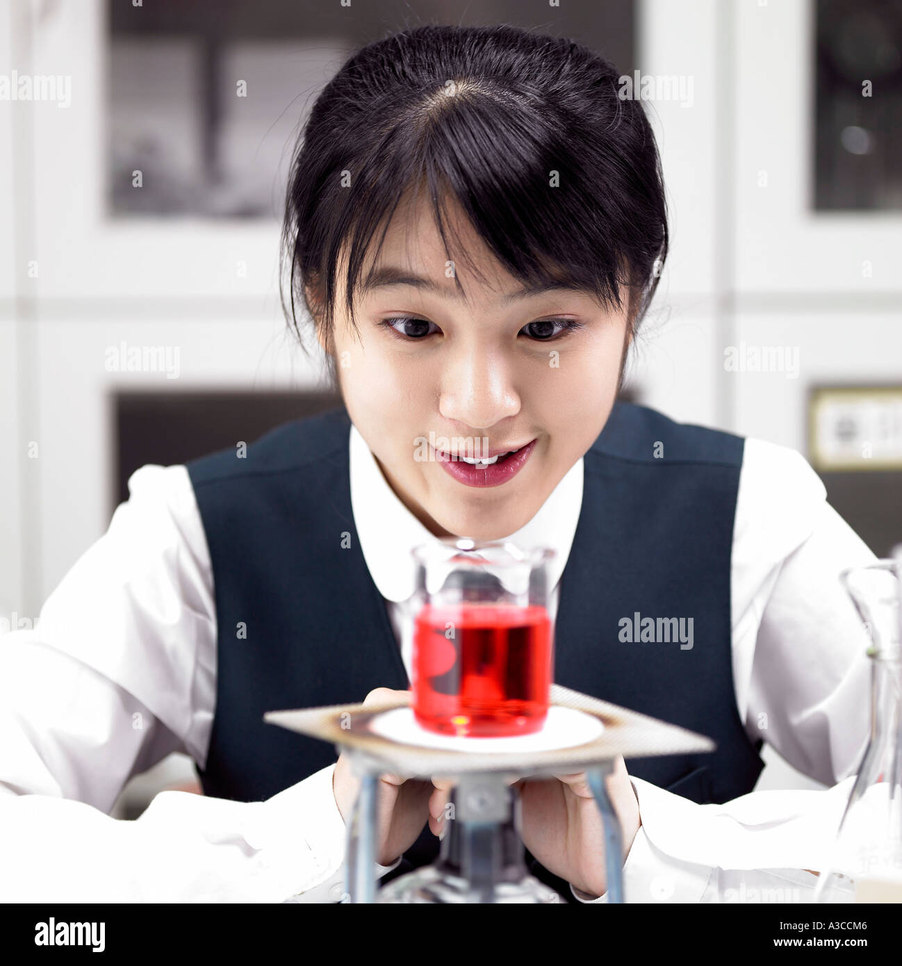 Beaker experiment science woman hi-res stock photography and images - Alamy