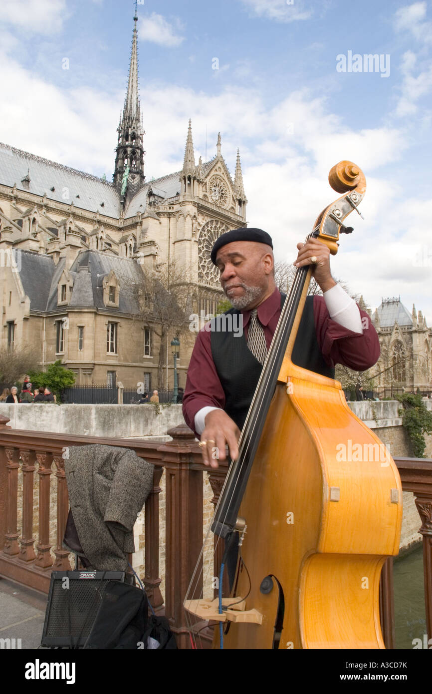 Double bass busk busker hi-res stock photography and images - Alamy