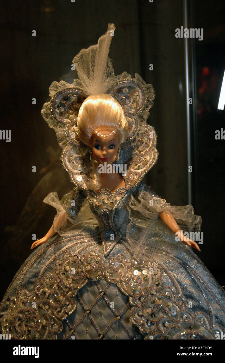 Barbie mattel queen hi-res stock photography and images - Alamy