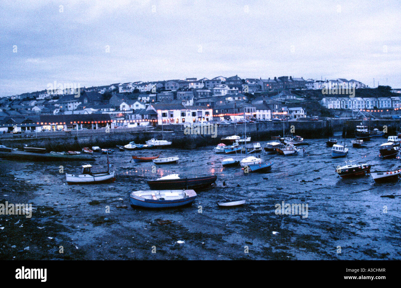 Old fishing harbour uk hi-res stock photography and images - Alamy