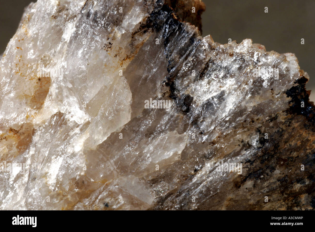 Quartz crystal hi-res stock photography and images - Alamy