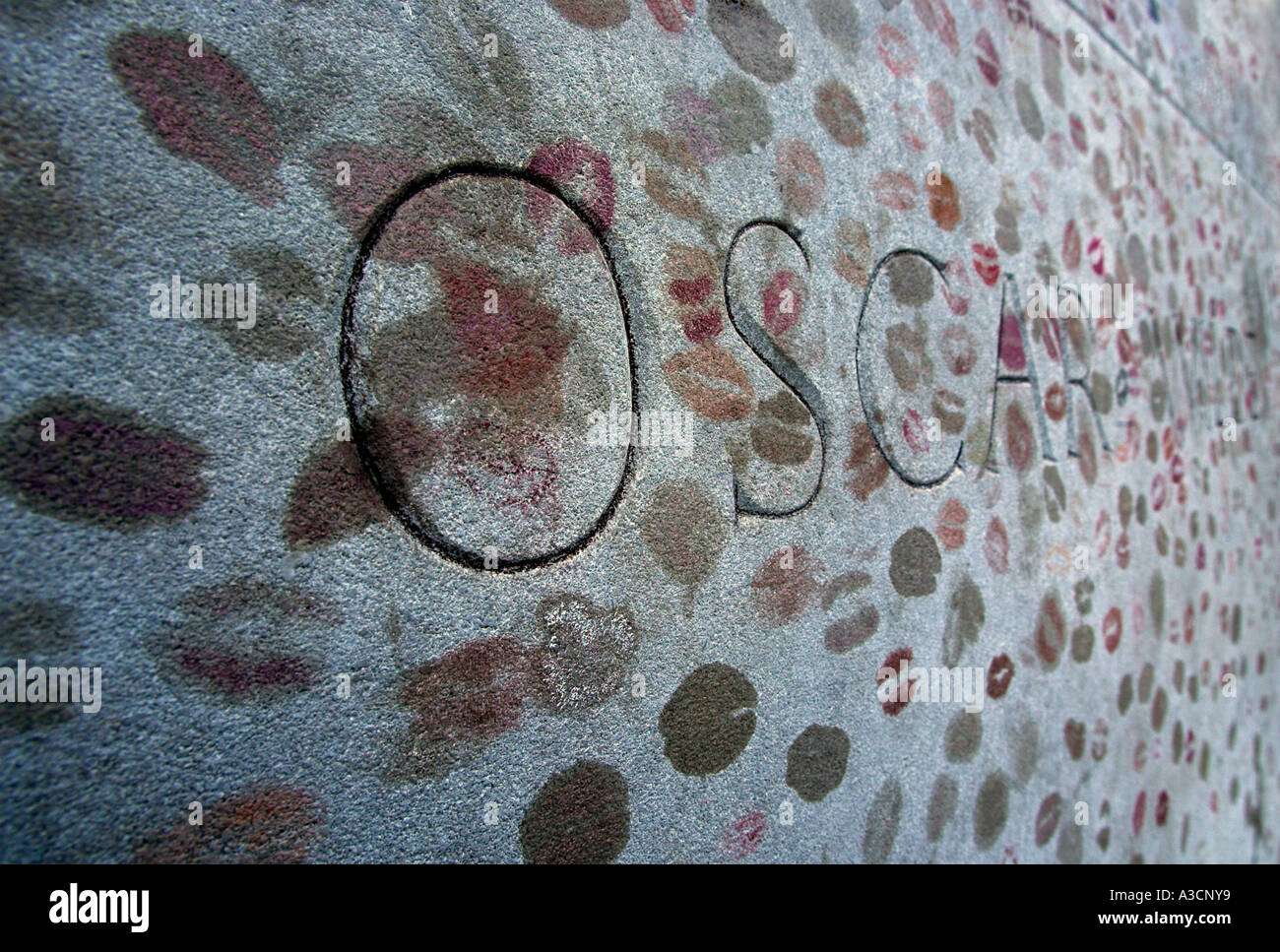 Oscar wildes grave hi-res stock photography and images - Alamy