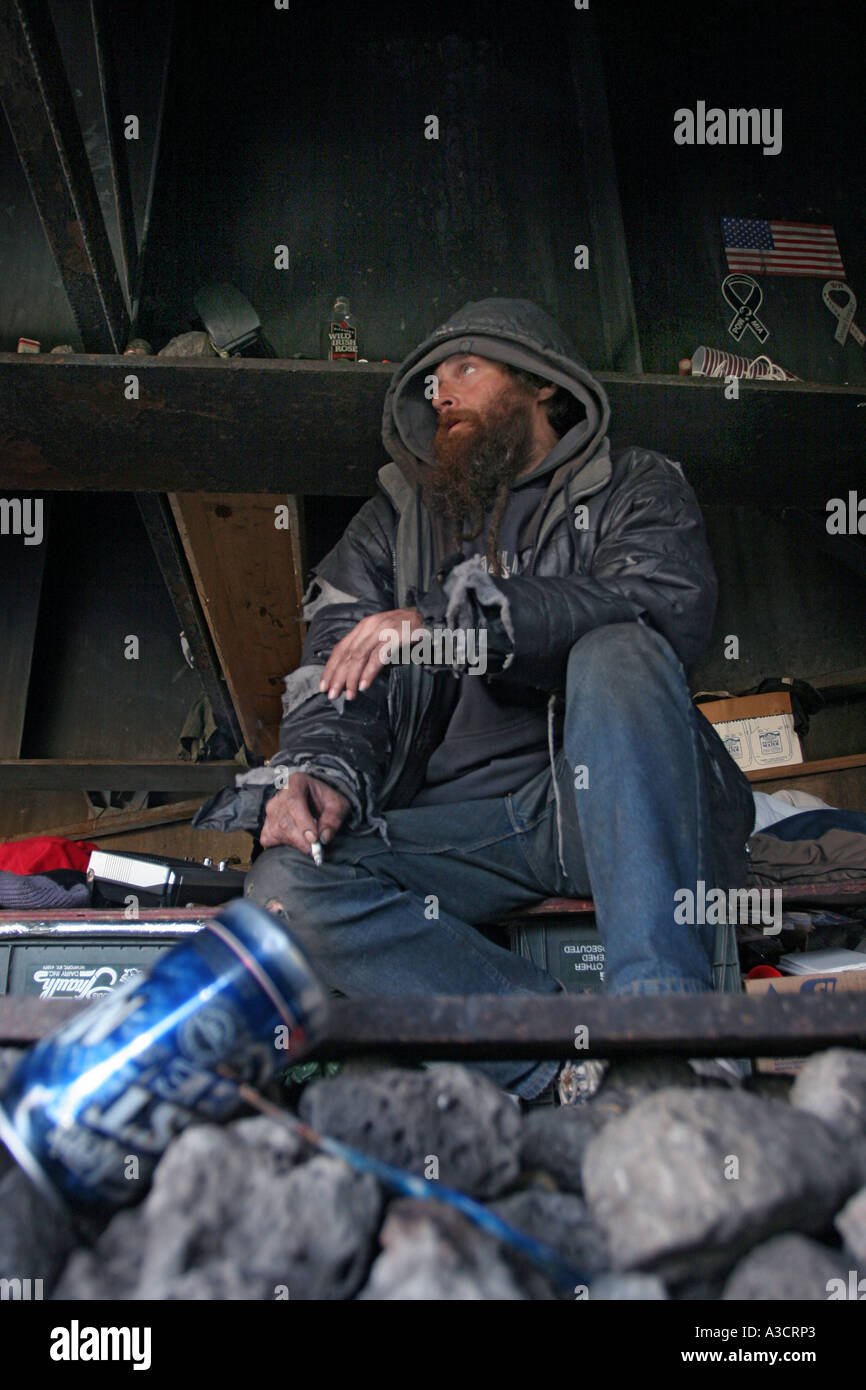 Homeless men living under bridge hi-res stock photography and images ...