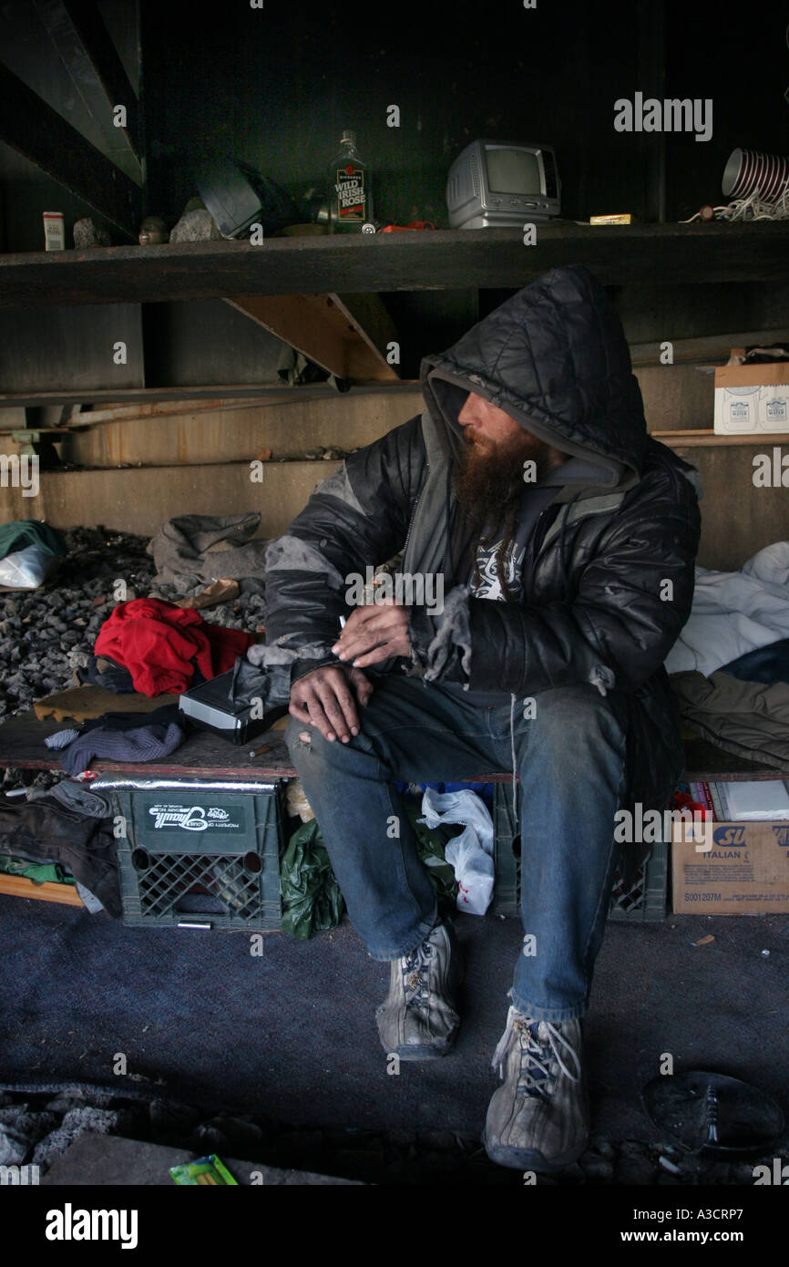 homeless men living under bridge ohio Stock Photo - Alamy