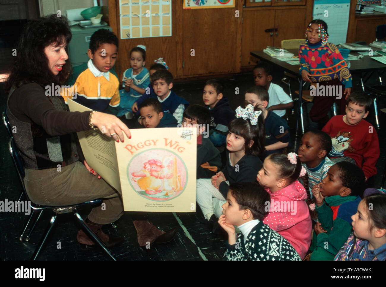Preschool teacher reading book class hi-res stock photography and ...