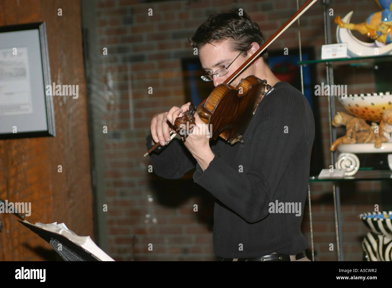 Entertain entertainer entertained hi-res stock photography and images ...