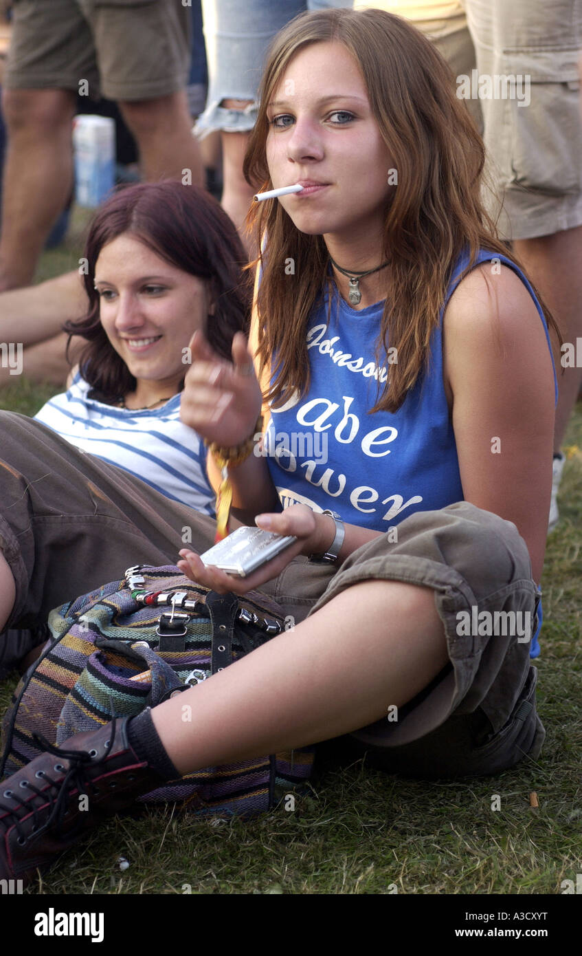 Teenager party smoking hi-res stock photography and images - Alamy