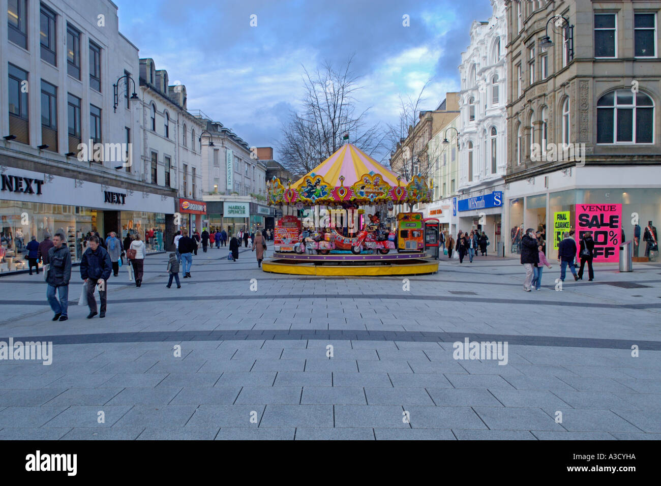 Queen street cardiff hi-res stock photography and images - Alamy