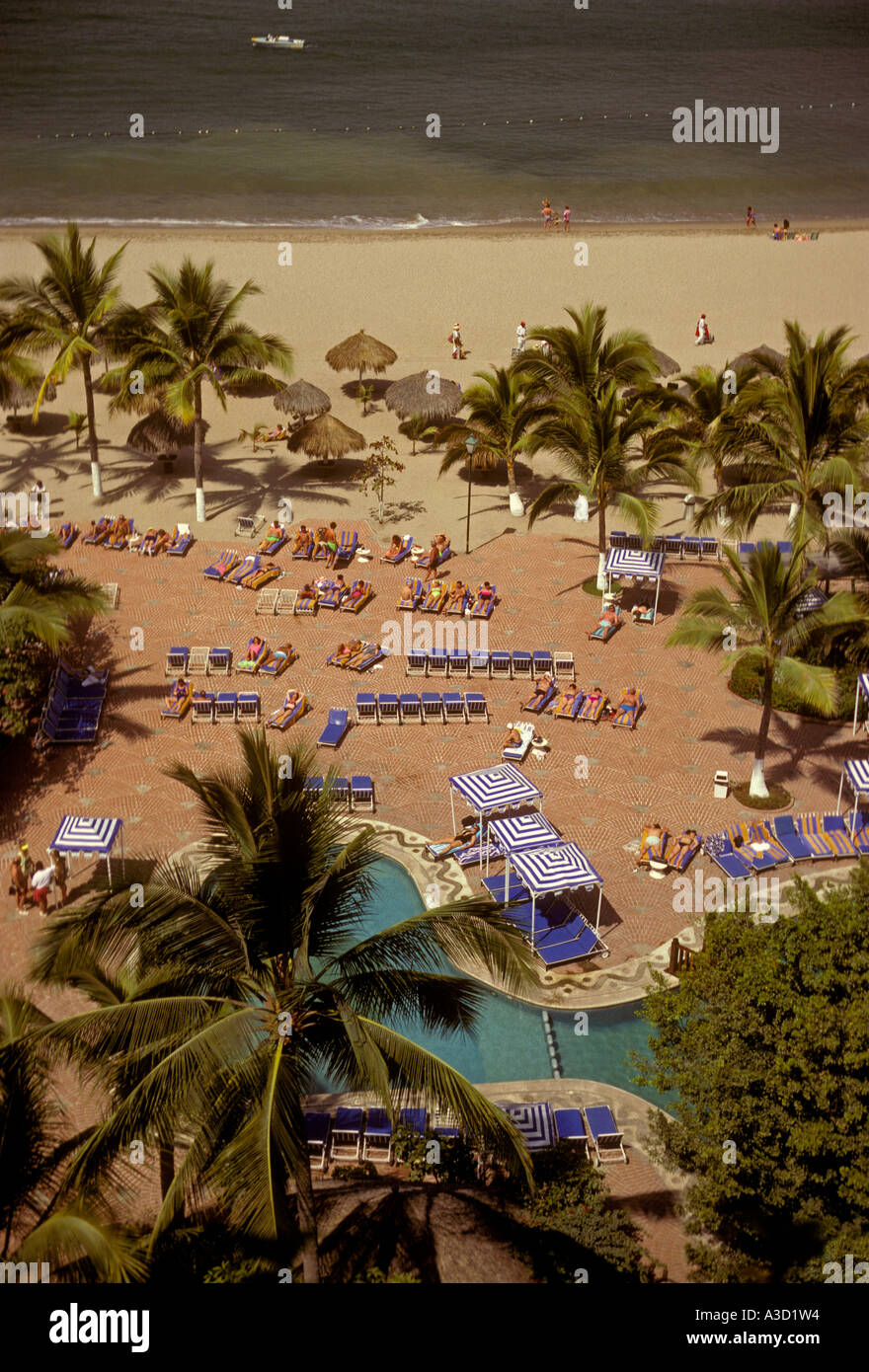 tourists, sunbathers, sunbathing, sand beach, sandy beach, Bay of ...