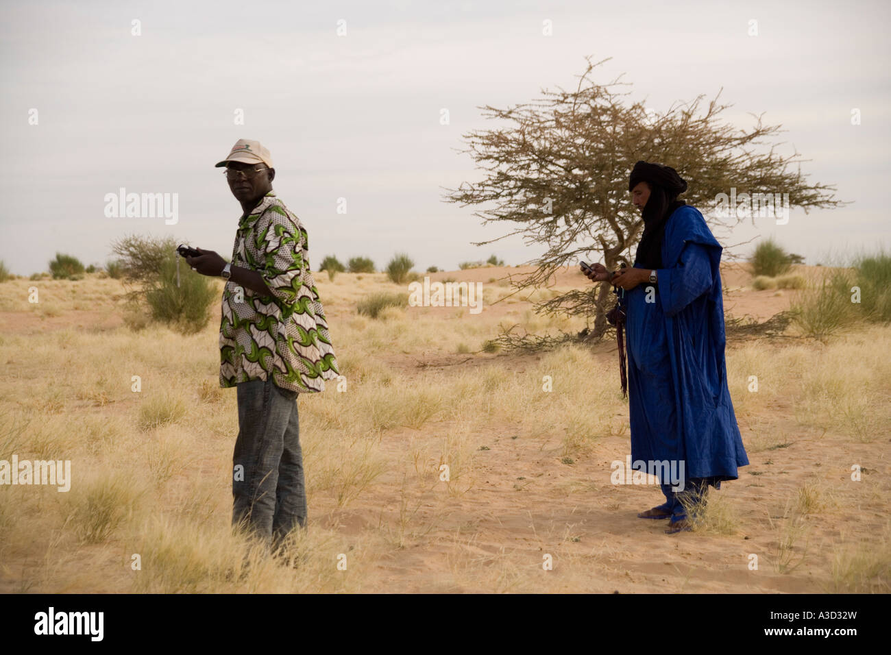 Arab tribesman mobile hi-res stock photography and images - Alamy
