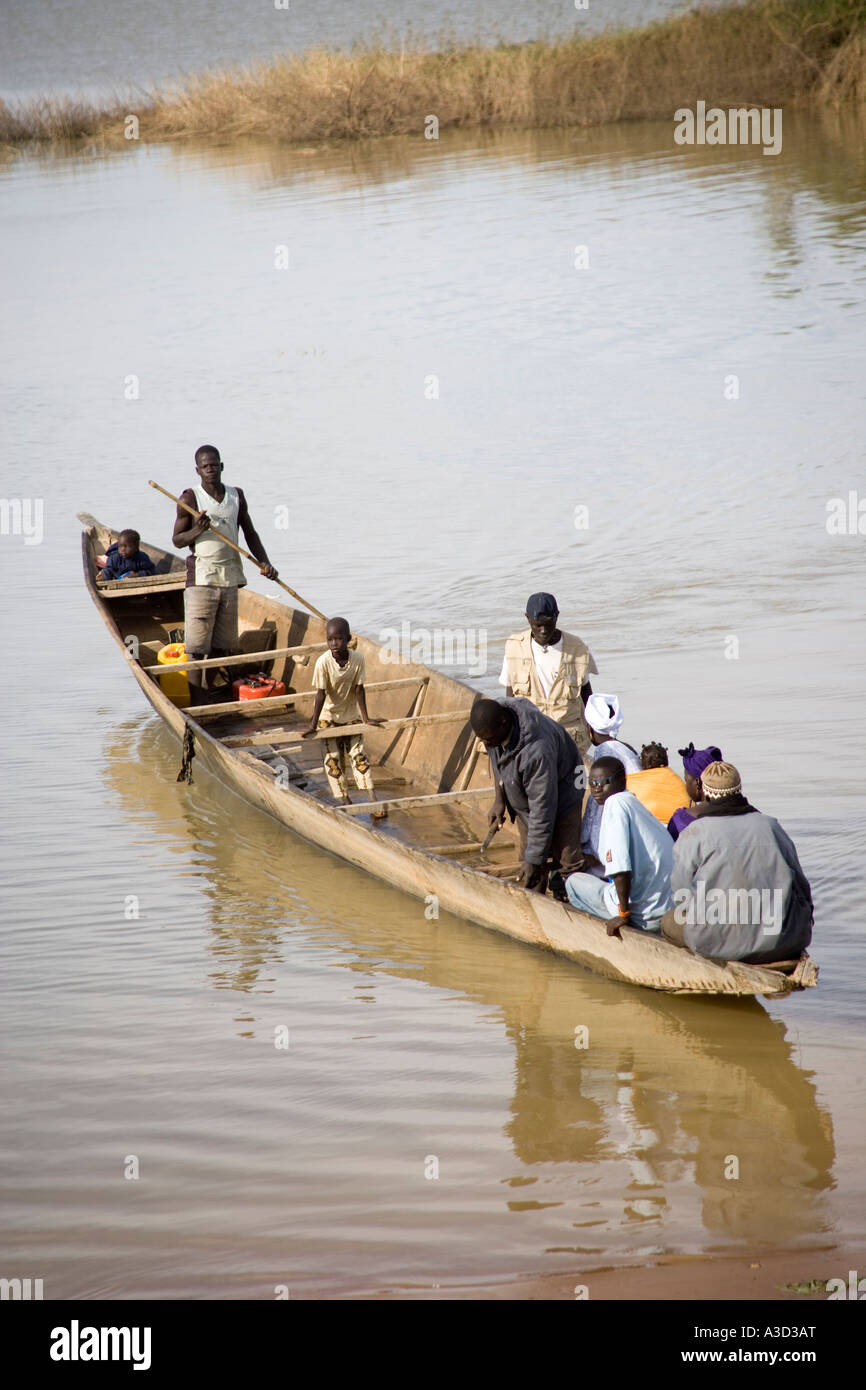 Passenger pirogue canoe crossing the Bani river on route to the Monday ...