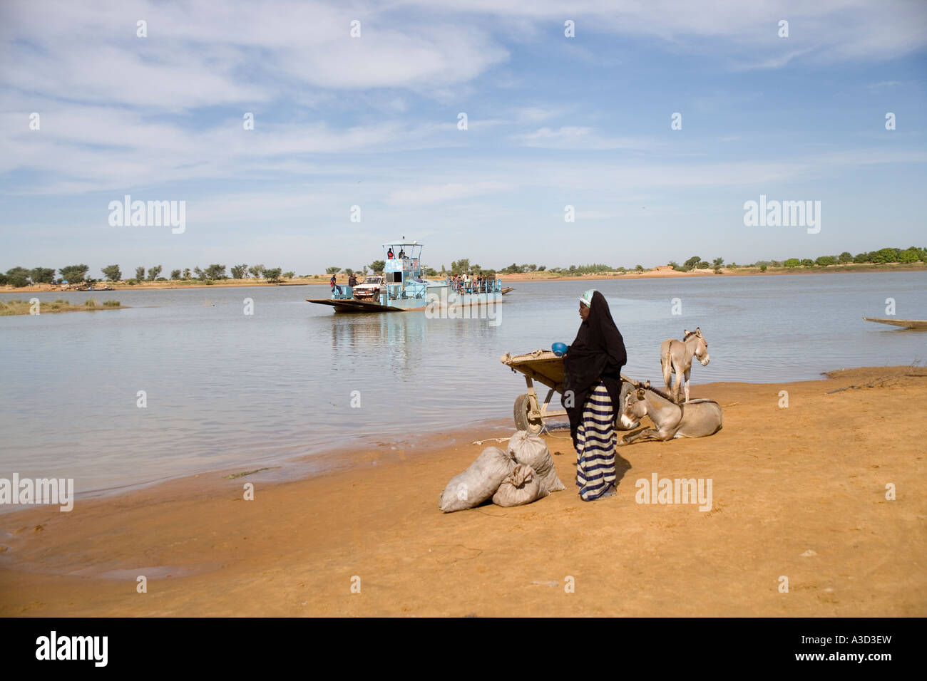 Waiting for the ferry to cross the Bani river on route to the Monday ...